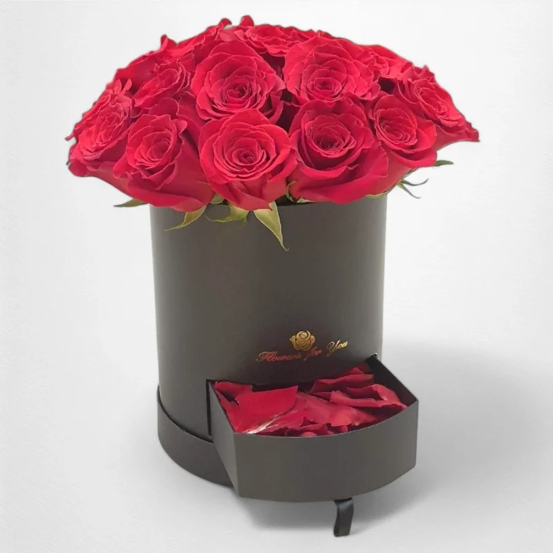 Elegant Rose Bloom Box – Flower Arrangements - Zahra Al Doula